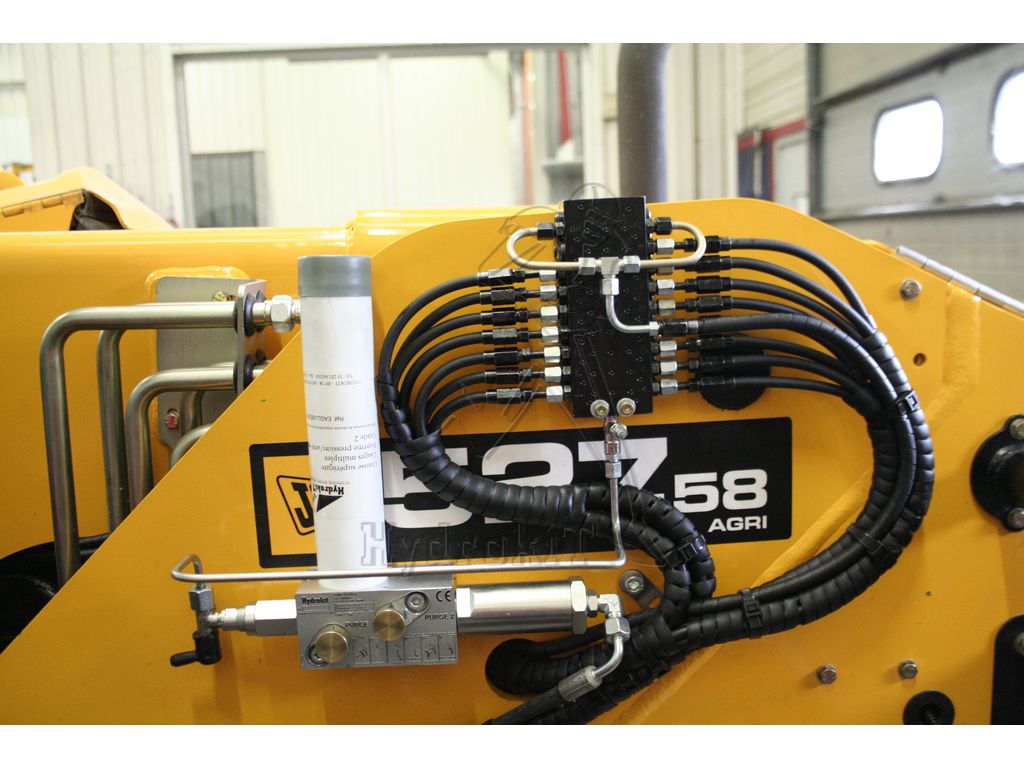 Greasing kit on JCB Telescopic 527-58 frame part